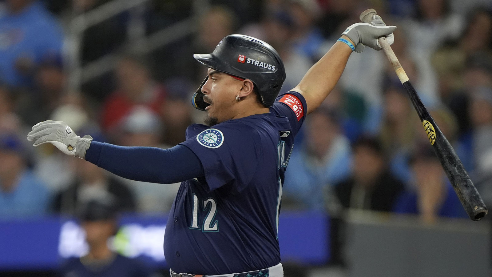 Josh Naylor signs massive contract to stay with Mariners
