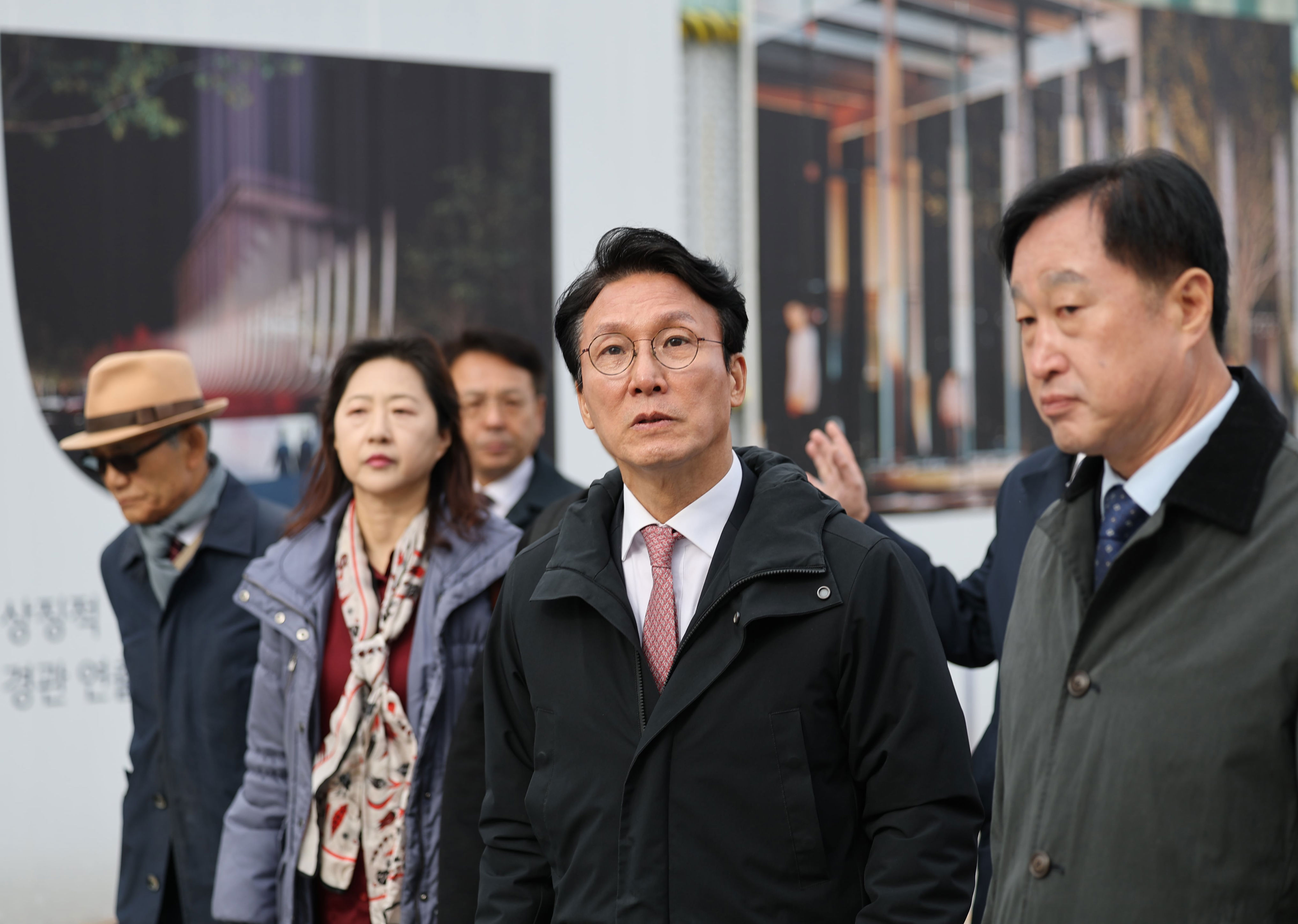 Prime Minister Kim Criticizes Gwanghwamun 'Salute With Rifles ...