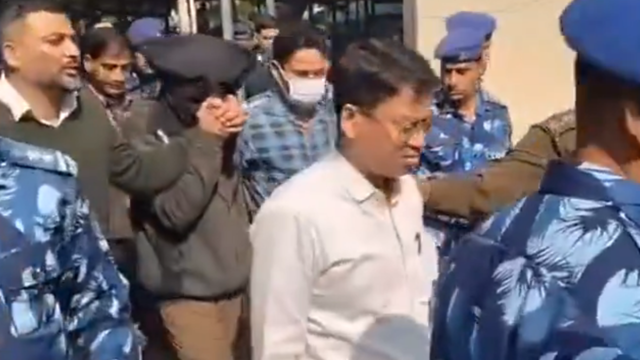 Delhi blast: Amir Rashid Ali bought Hyundai i20, Umar drove it to Red ...