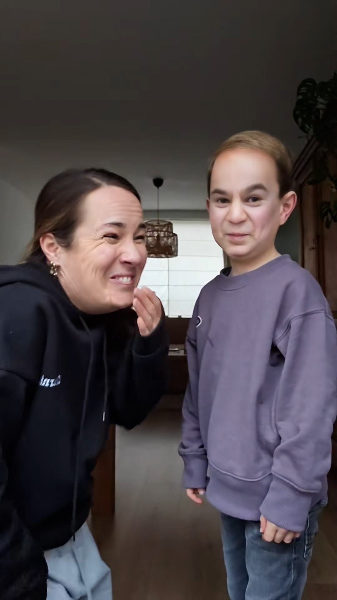 Lachen Inhouden Met Een Kind Dat Aanstekelijk Lacht