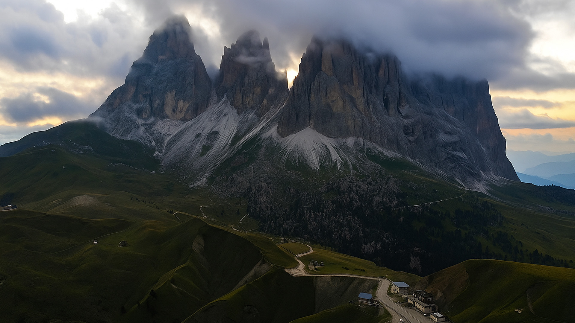 Weg Onder Deze Reusachtige Rotswanden
