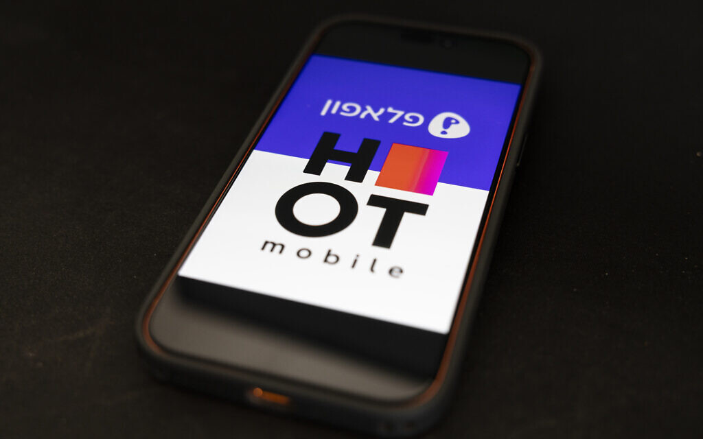 Israeli cellphone giant Pelephone signs NIS 2.1b deal to acquire rival Hot Telecom