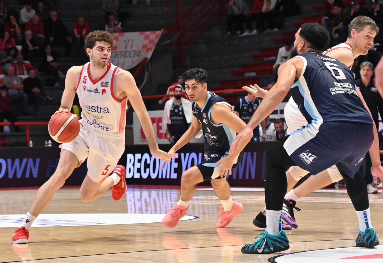 Un urlo d’orgoglio: Estra presente. Johnson e Gallo stoppano Roseto