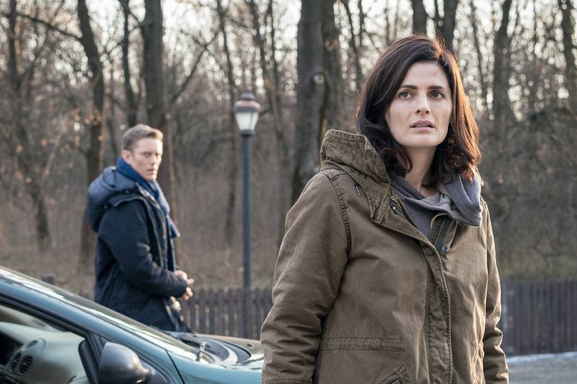 Netflix fans hooked within 10 minutes of 'phenomenal' crime thriller ...