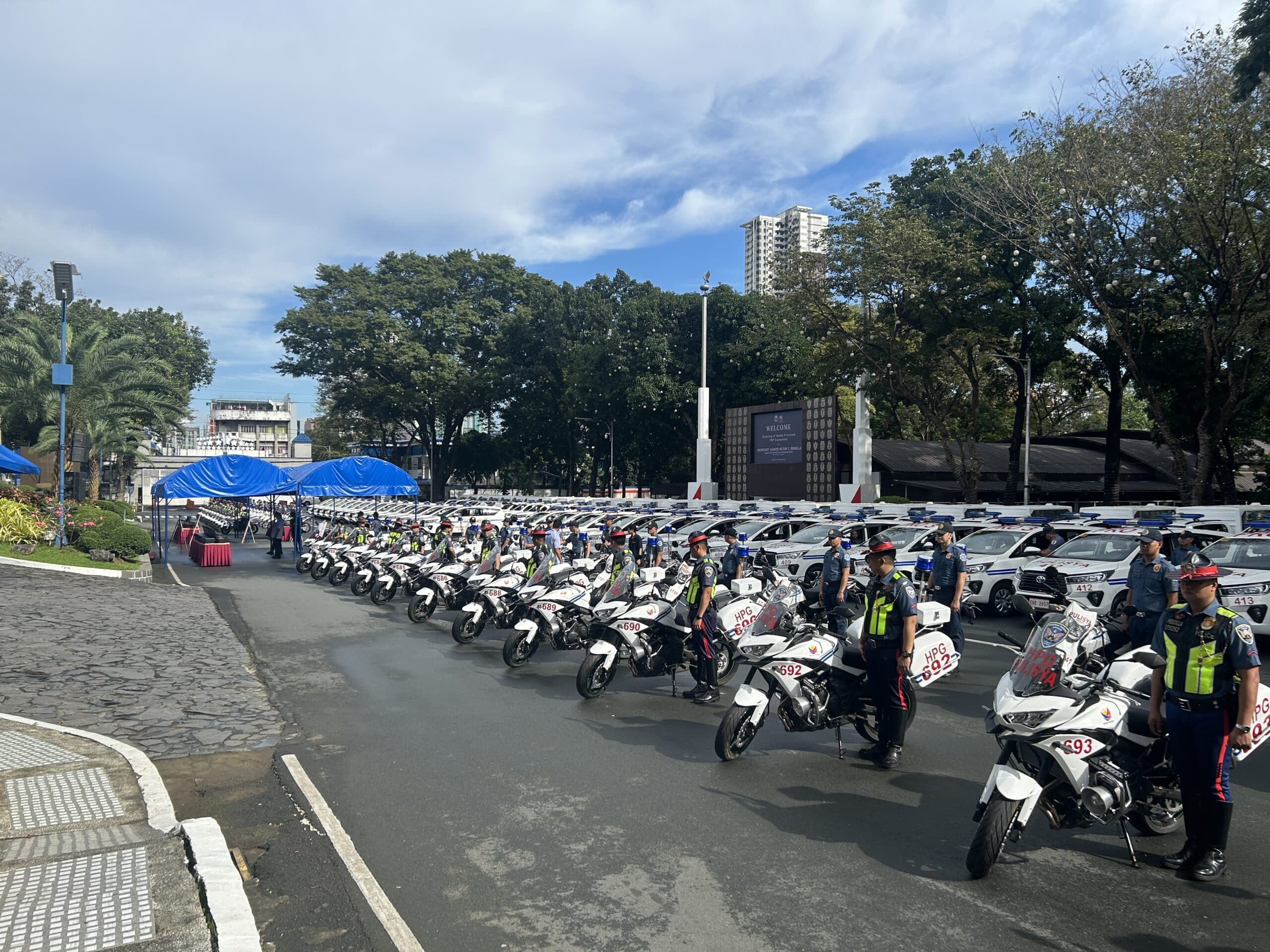 PNP gets P1.67-billion new guns, tools, vehicles