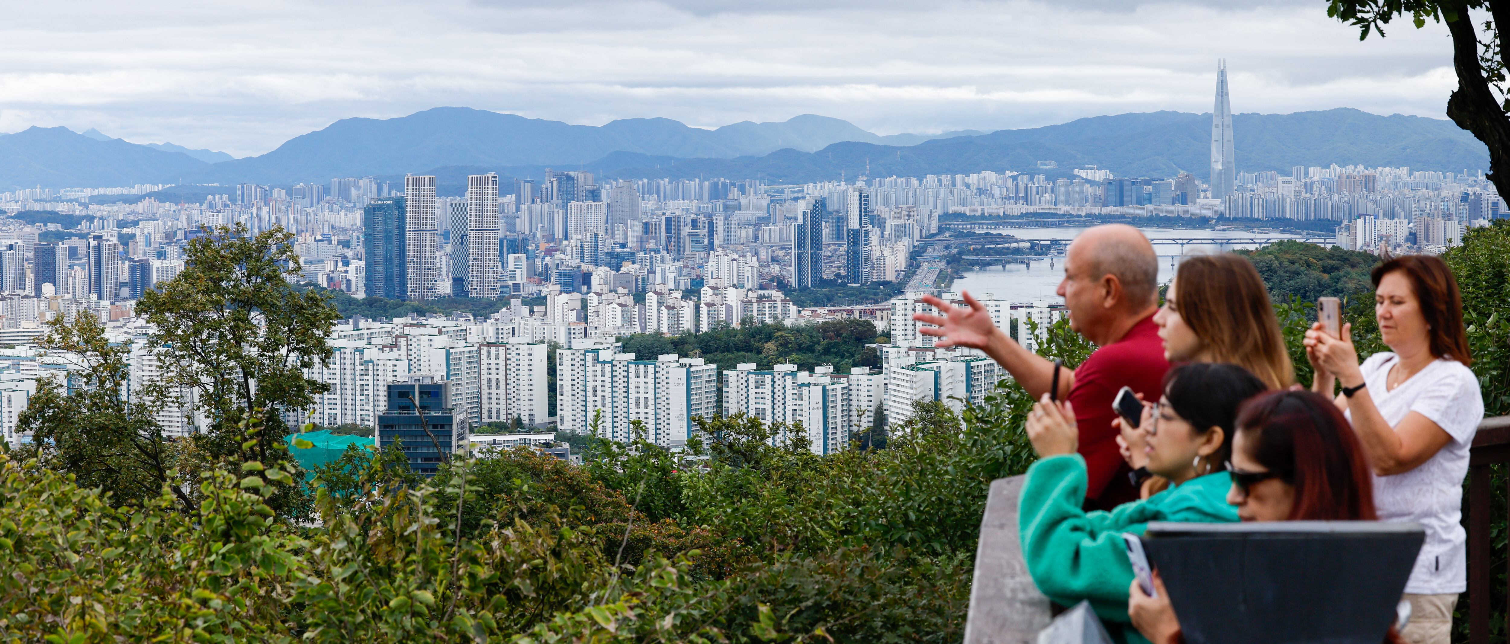 Government Detects 210 Illegal Foreign Real Estate Transactions