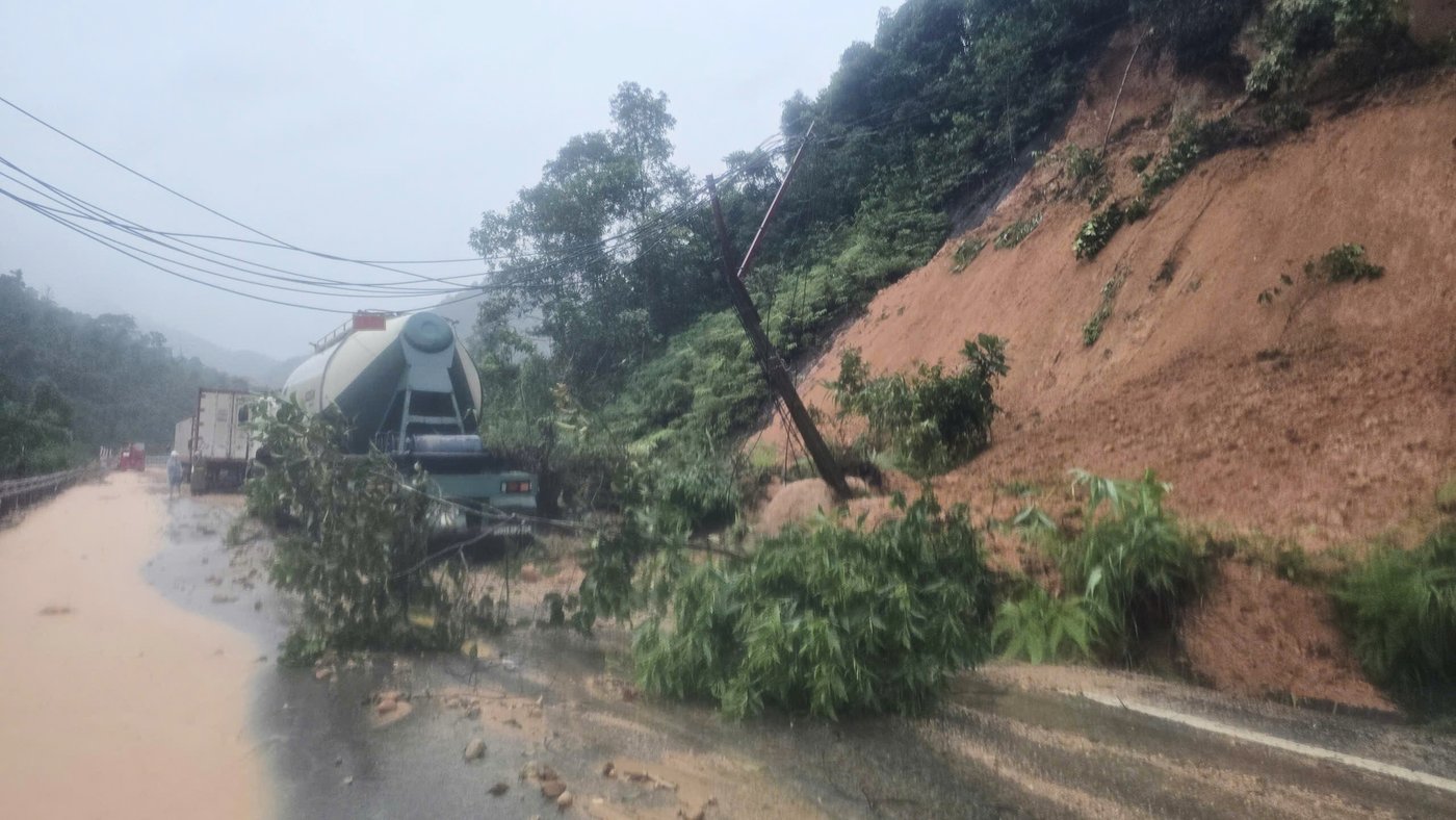 Heavy rain triggers landslides and floods in central Vietnam, killing 7