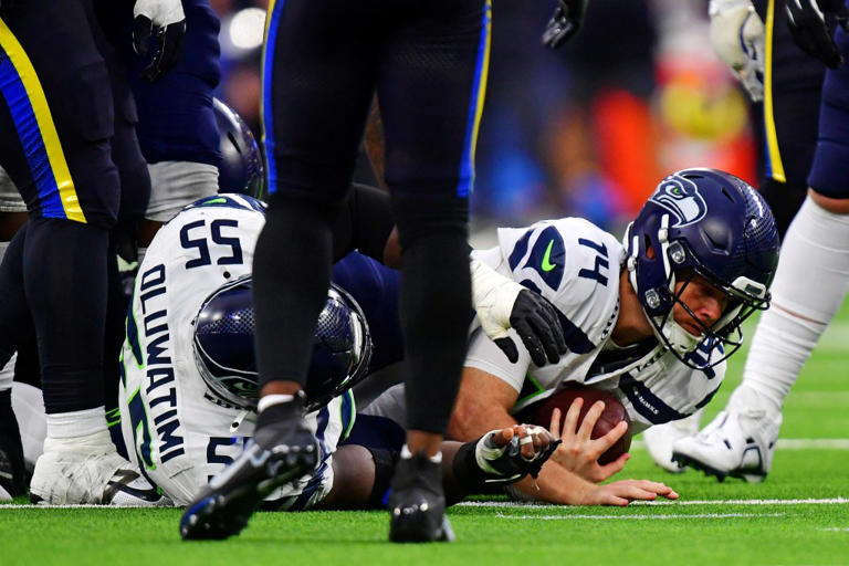 Sam Darnold crashes back to earth in Seahawks’ biggest game of the season