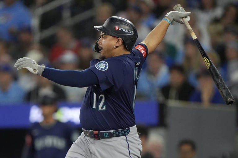 Reports: Mariners bringing back 1B Josh Naylor on 5-year deal