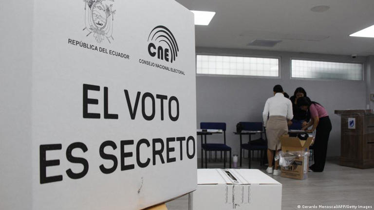 Noboa recibe golpe electoral en referéndum de Ecuador