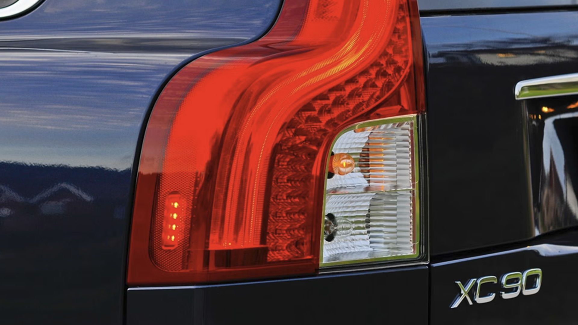 Volvo's Frugal First-Gen XC90 Is Cheap And Costs Less To Run Than V8 Model