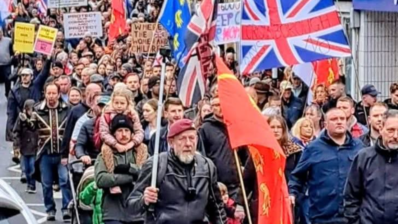 'Starmer out': Thousands protest in Crowborough over govt plan to house ...