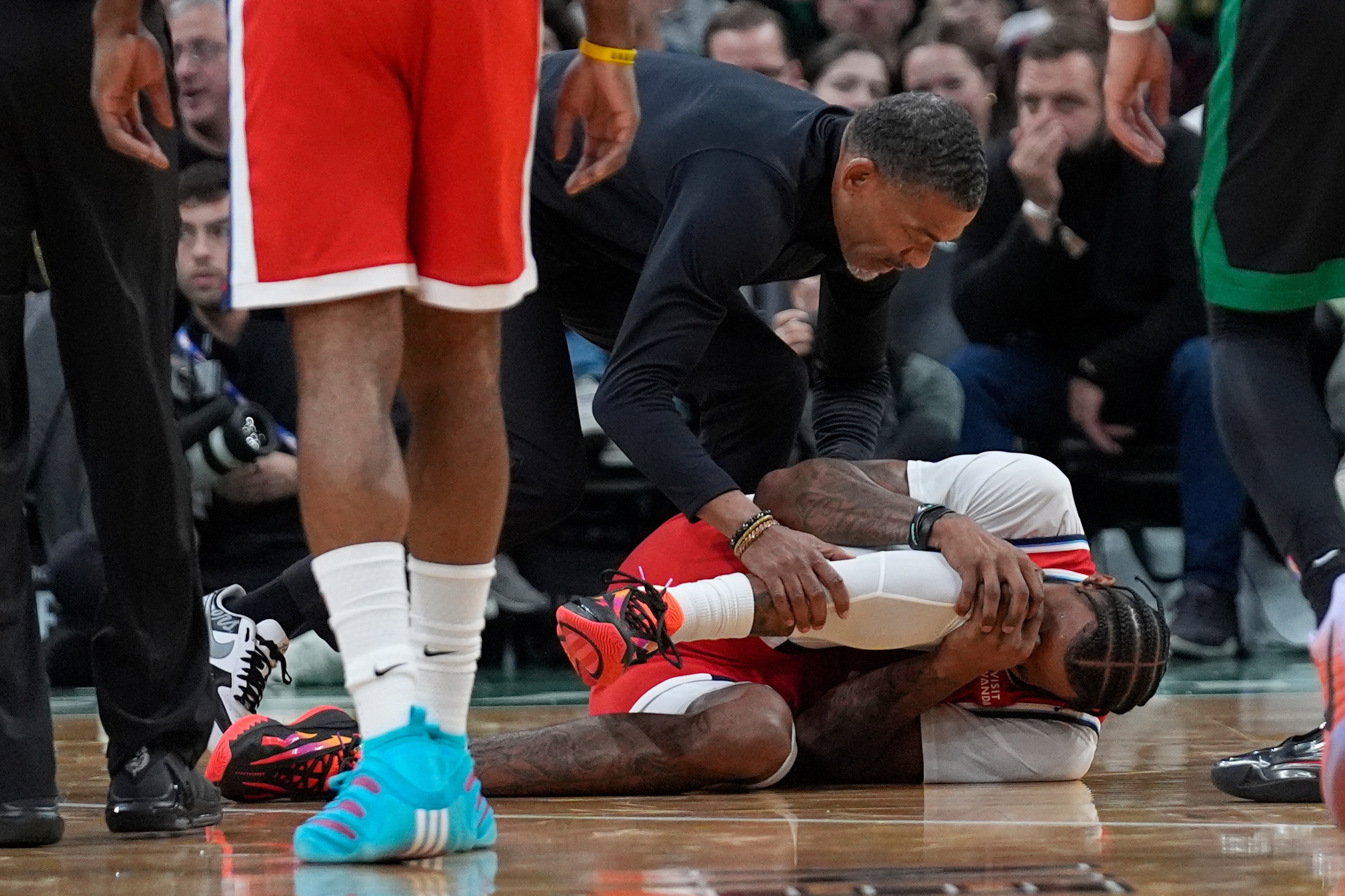 NBA: Clippers’ Derrick Jones Jr. exits with apparent knee injury