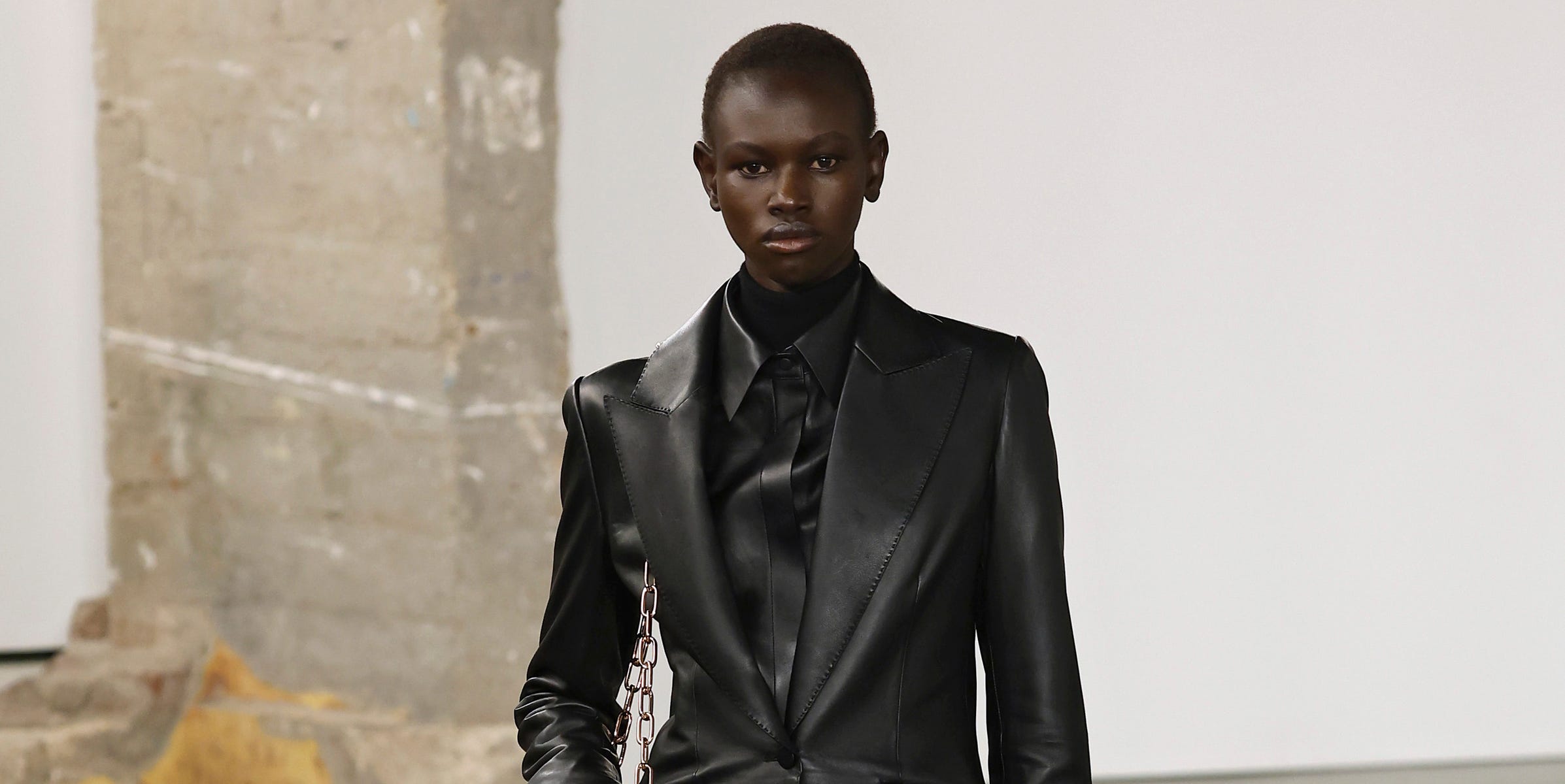 I total look di pelle sono i preferiti delle passerelle per le tendenze moda dell'inverno