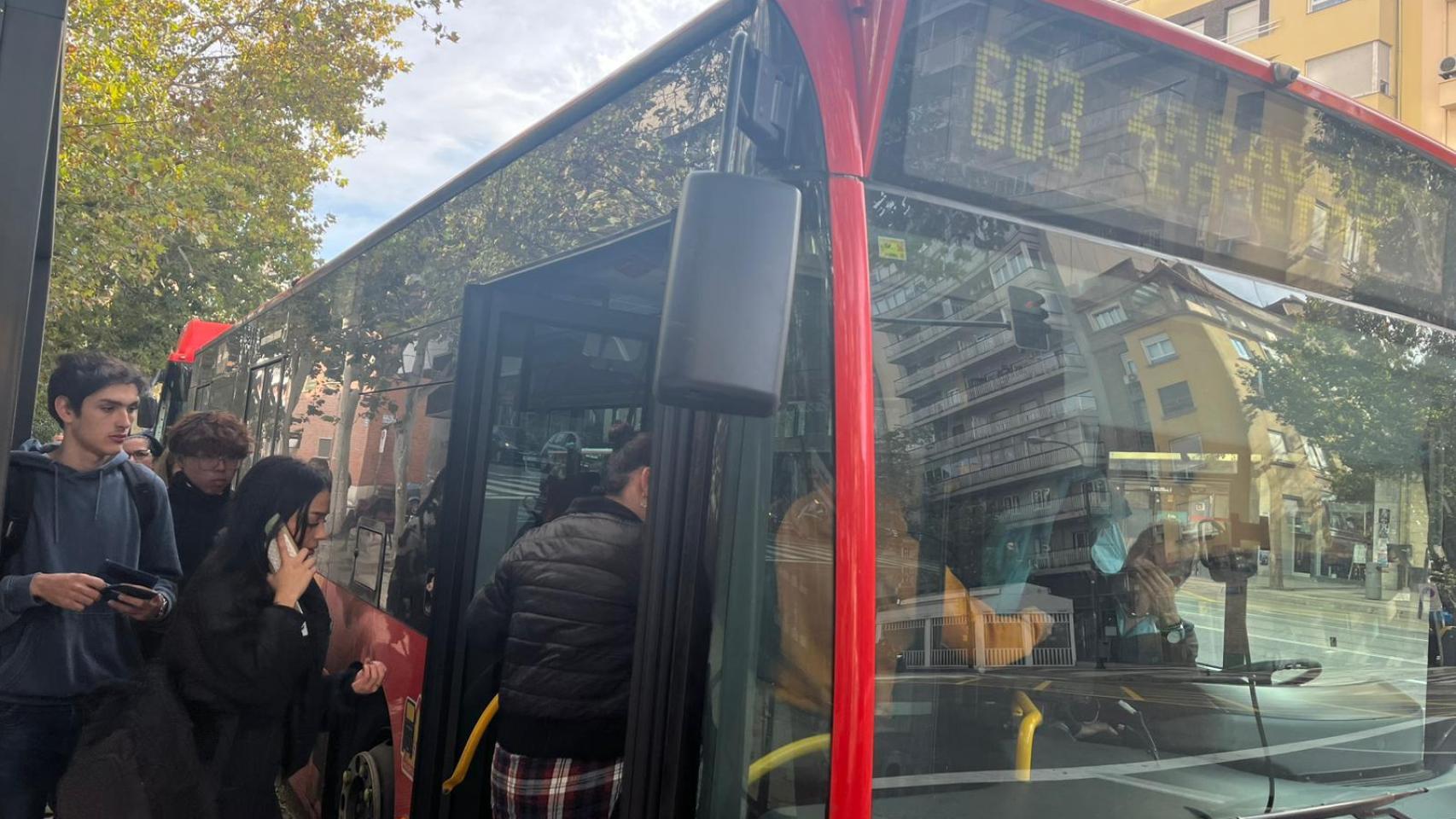 Algunos vecinos de Casetas estallan contra el 'casetero': "Esto es una ...