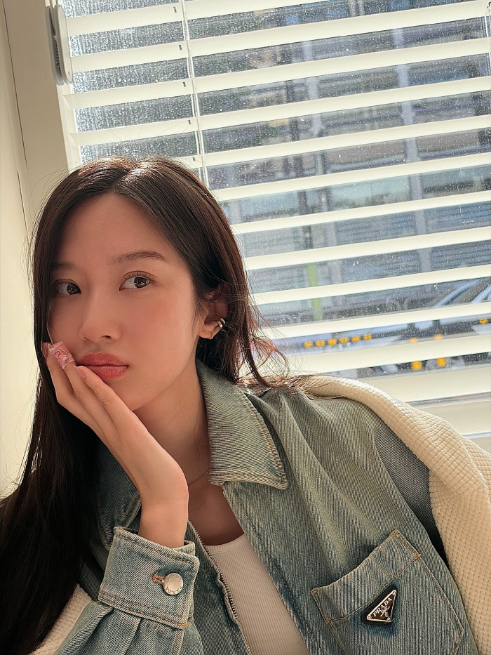 'Bright eyes, handsome face'. Moon Ga-young, how autumn is shining ...