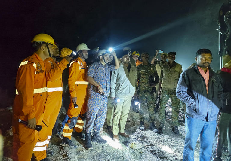 Death toll in stone quarry collapse in UP climbs to 6