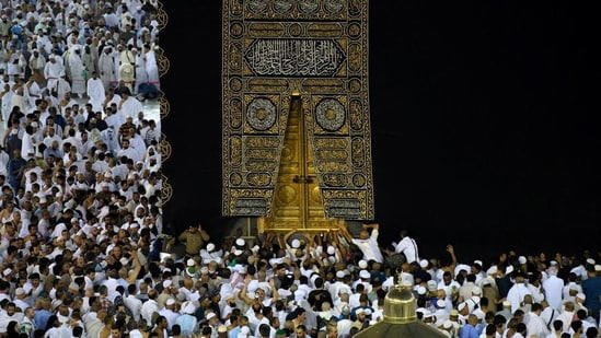 42 Umrah pilgrims from India charred to death in Saudi Arabia bus ...