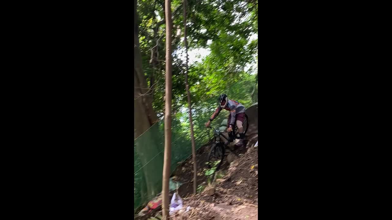 Downhill mountain biker 'presses eject' as he loses control and leaps ...