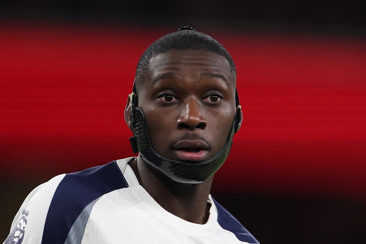 Why is Kolo Muani wearing a mask?