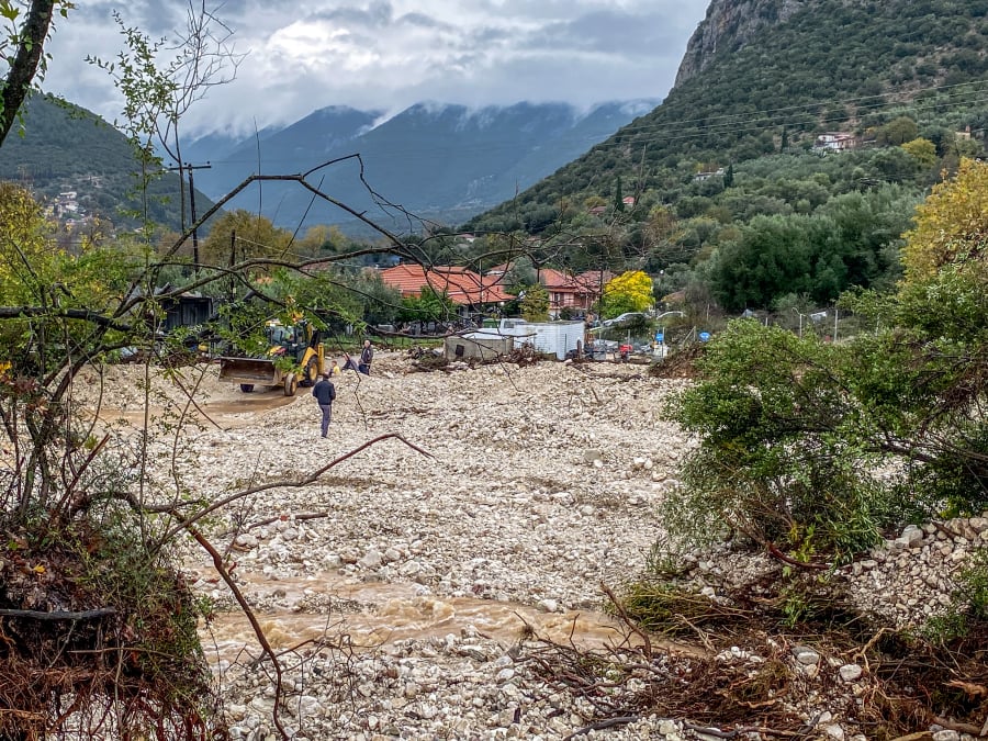 Η Δυτική Ελλάδα μετρά τις πληγές της από την κακοκαιρία - Βούλιαξαν ...