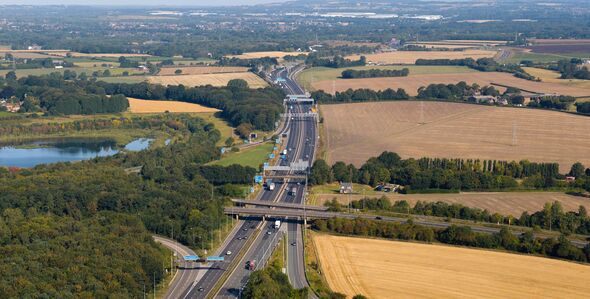 Insane moment delivery driver rides e-bike down major UK motorway