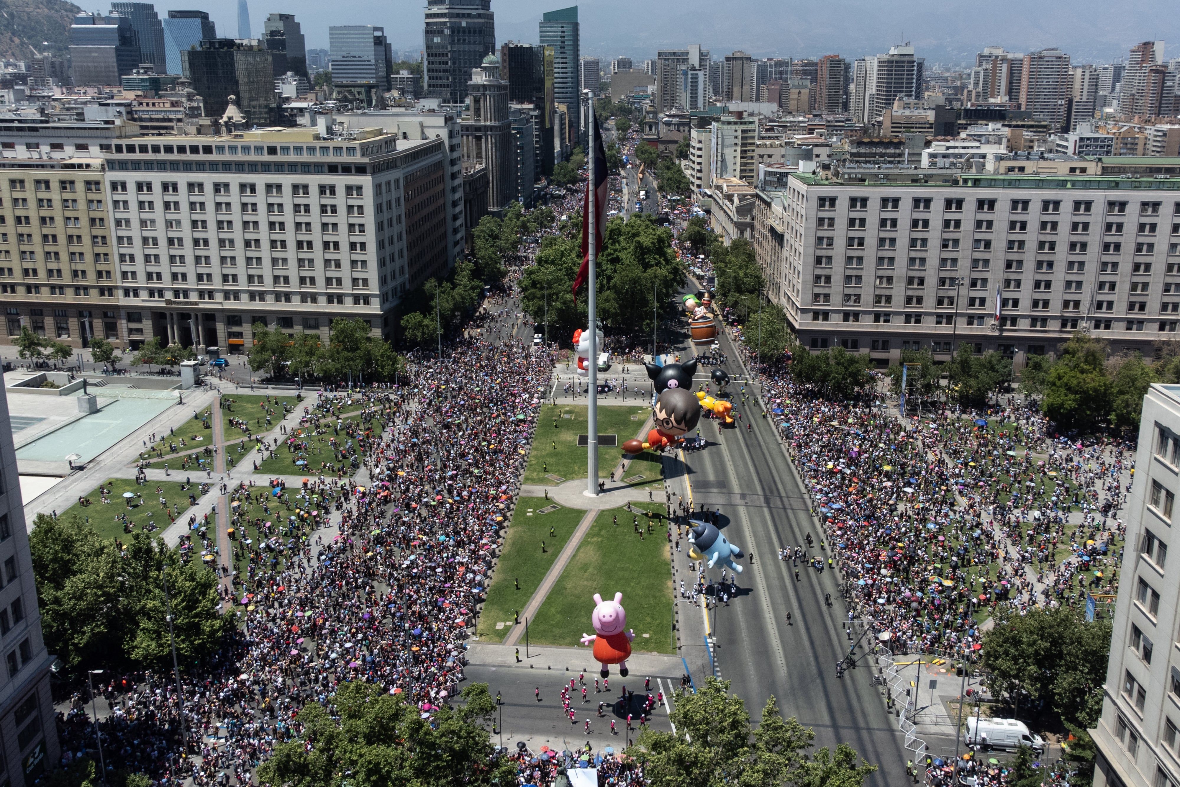 Paris Parade 2025 reúne a más de un millón de personas y 1.000 artistas ...