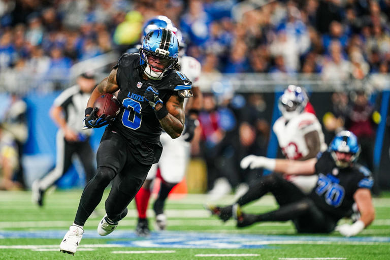 Lions rally to stun Giants, 34-27 in OT, stay in NFL playoff race