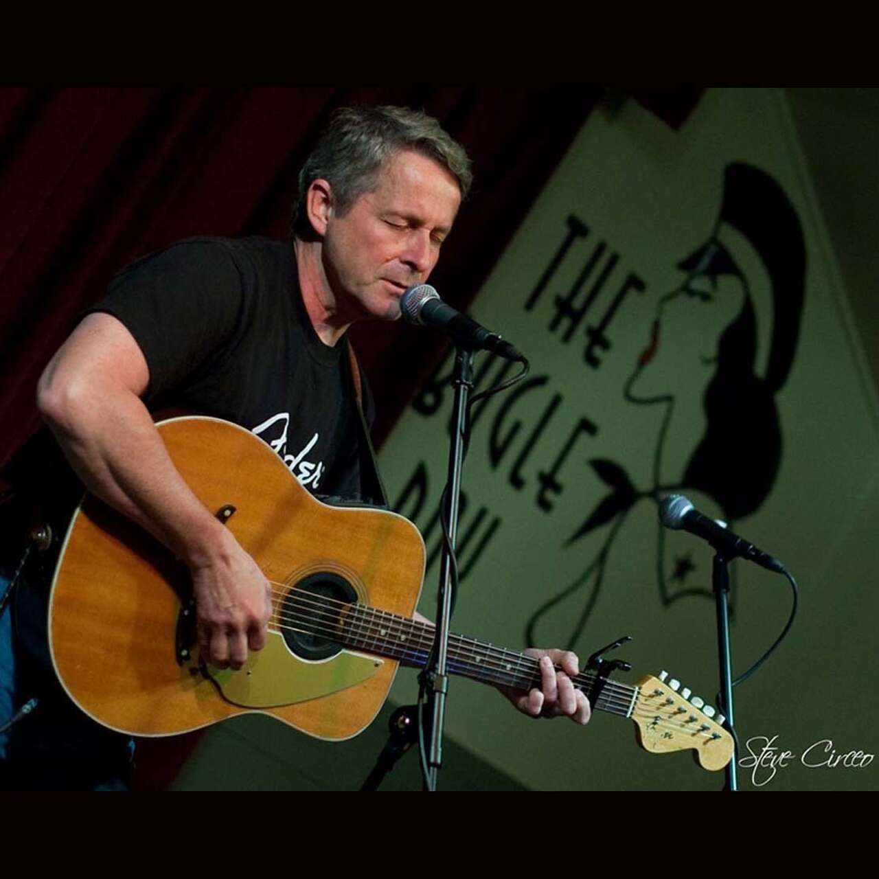 Beyond the courtroom: Nashville songwriter turned Texas bailiff