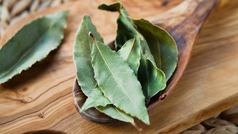 Why People Mix Bay Leaves And Baking Soda — And Whether It Really Works