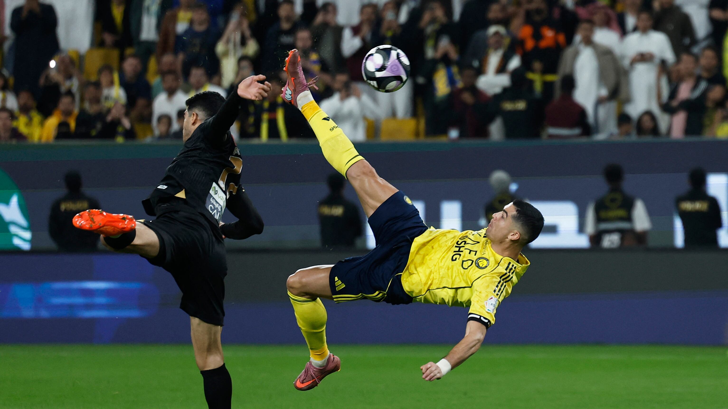 Cristiano Ronaldo rolls back the years with sensational bicycle-kick goal