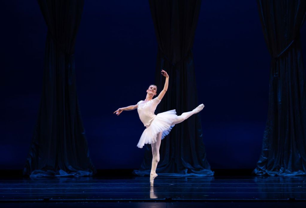 Review: Smuin dancers serve up a sheerly entertaining ‘Christmas Ballet'