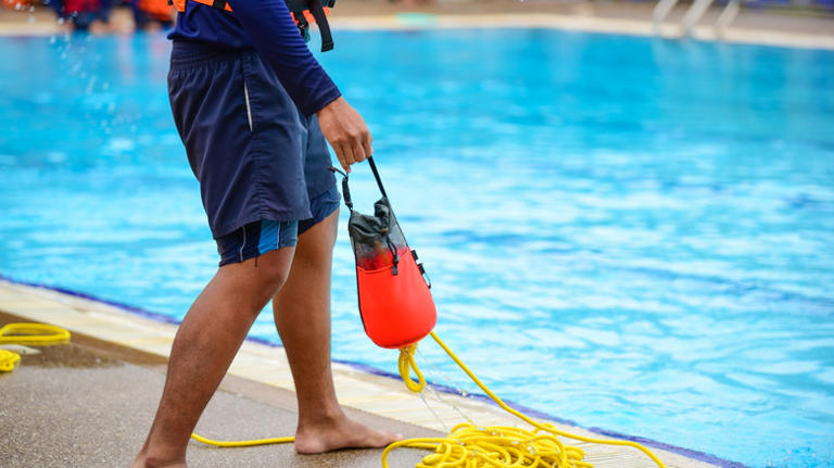 The Four Word Safety Rhyme That Could Save Someone's Life If They're ...