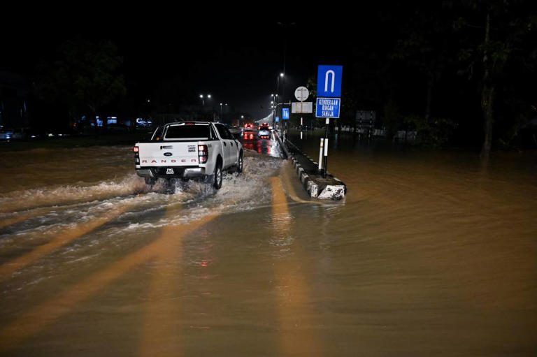 Flood victim numbers rise to 10,750 across eight states