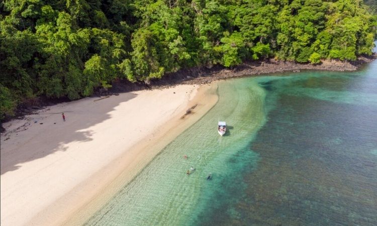 Lagi Cari Pantai Cantik? Ini 15 Pantai di JLS yang Disebut Mini Bali ...