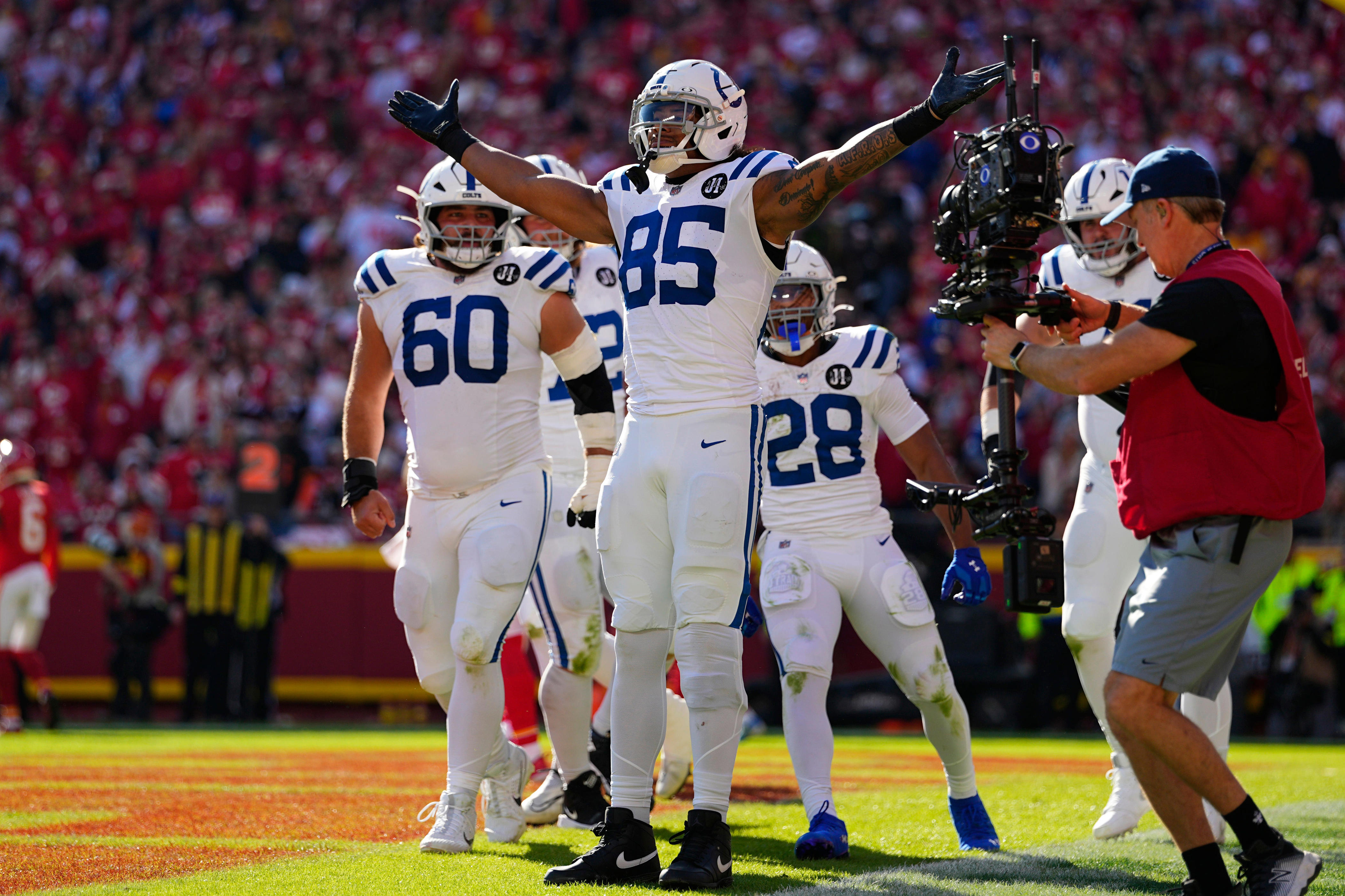 Colts re-sign fourth-year tight end Drew Ogletree