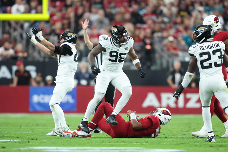 Trevor Lawrence struggles, Brenton Strange steps up in Jaguars' OT win