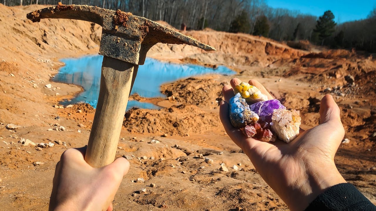 I discovered shocking crystals at Diamond Hill! 😱