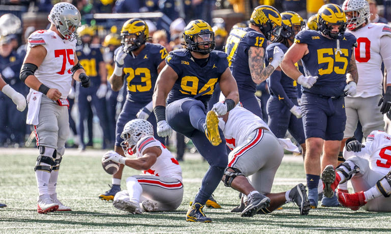 Michigan football shows off Saturday uniform for Ohio State
