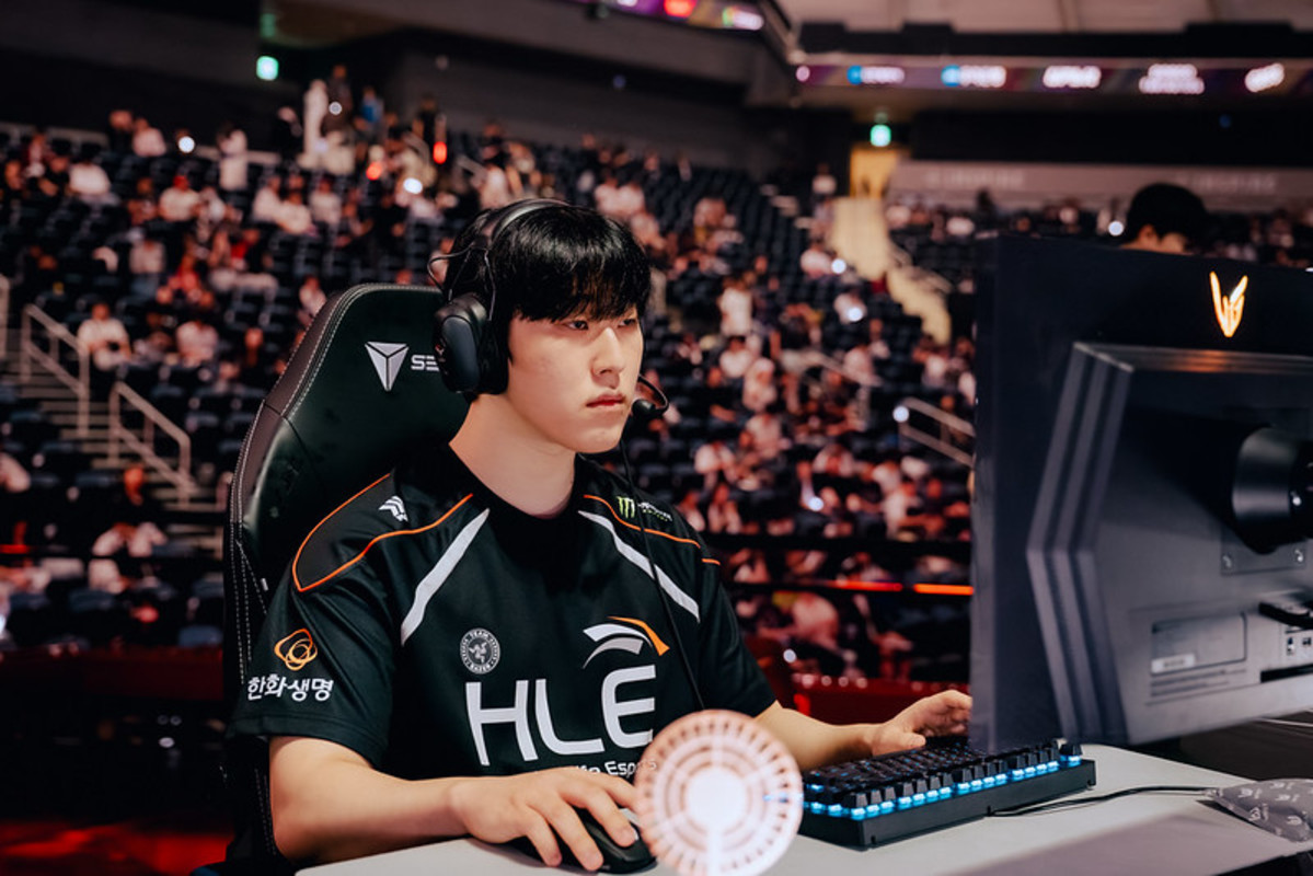 Zeka Re-Signs with Hanwha Life Esports for League of Legends 2026 Season