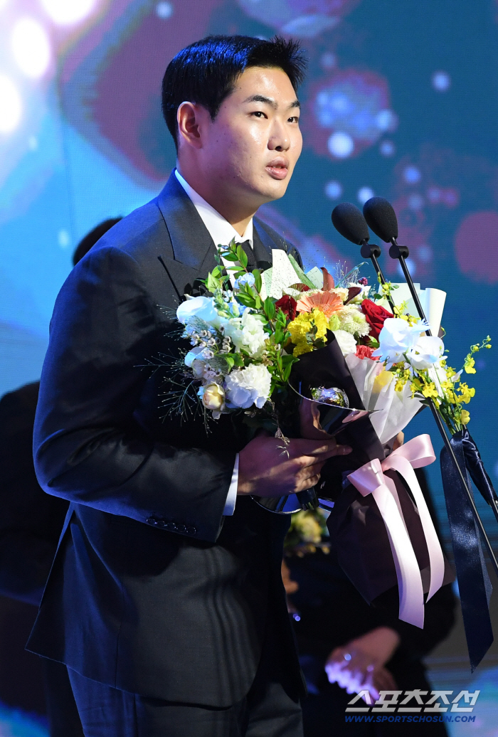 Hong Sung-ho won the RBI Home Run Award in the Futures League