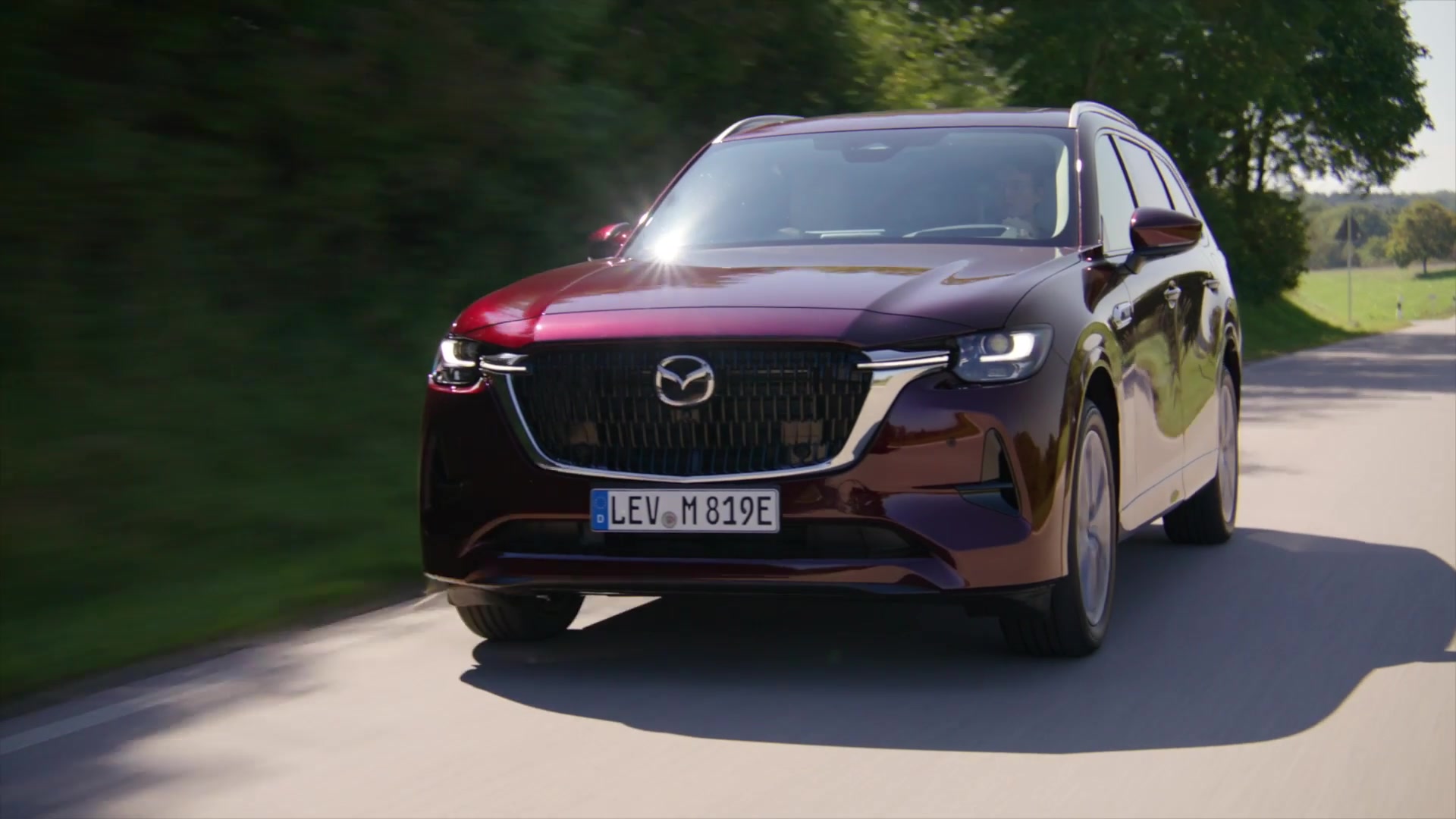 2026 Mazda CX-80 in Artisan Red Driving Video in Germany