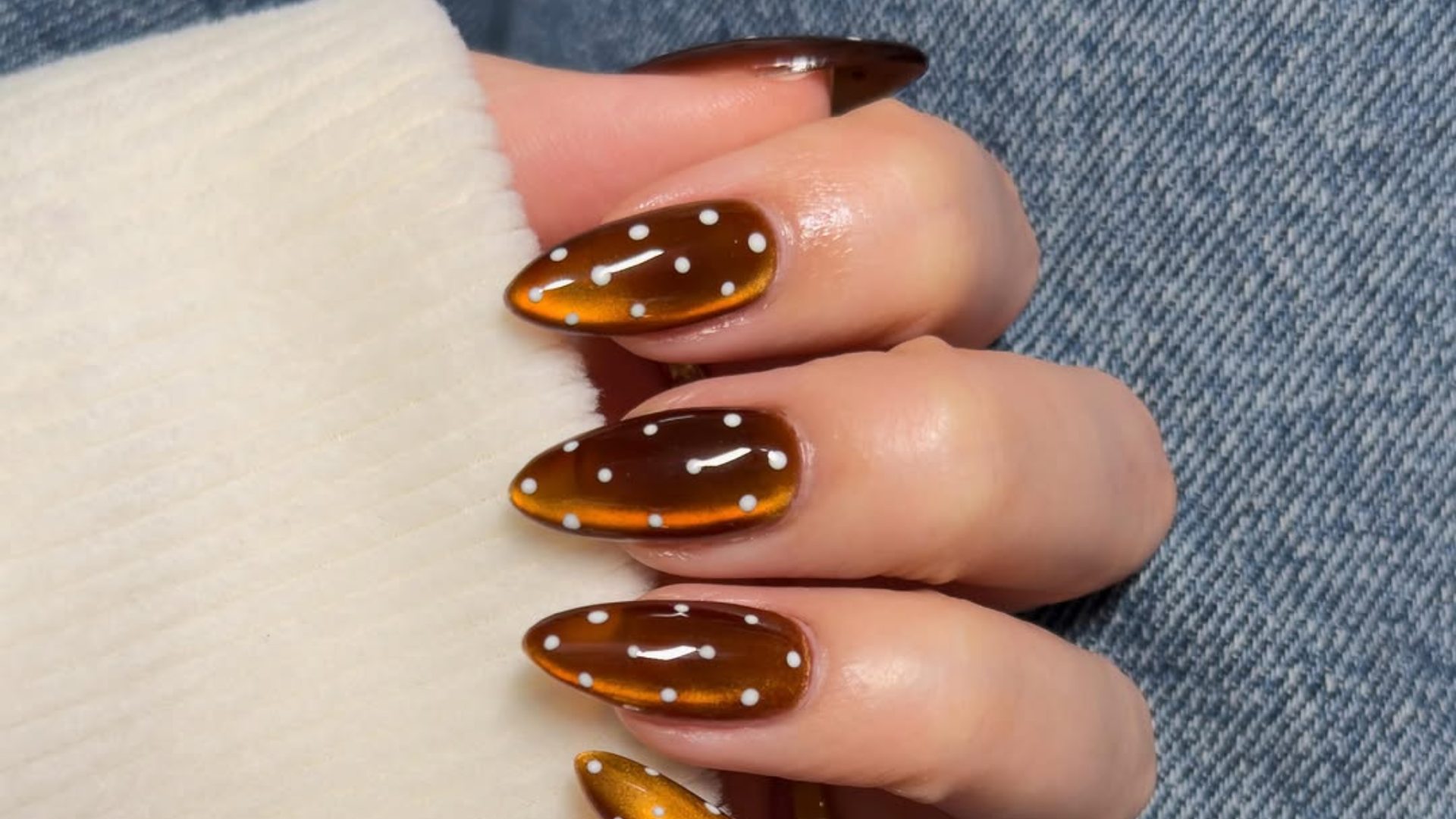 "Bambi" nails: the cutest manicure trend right now