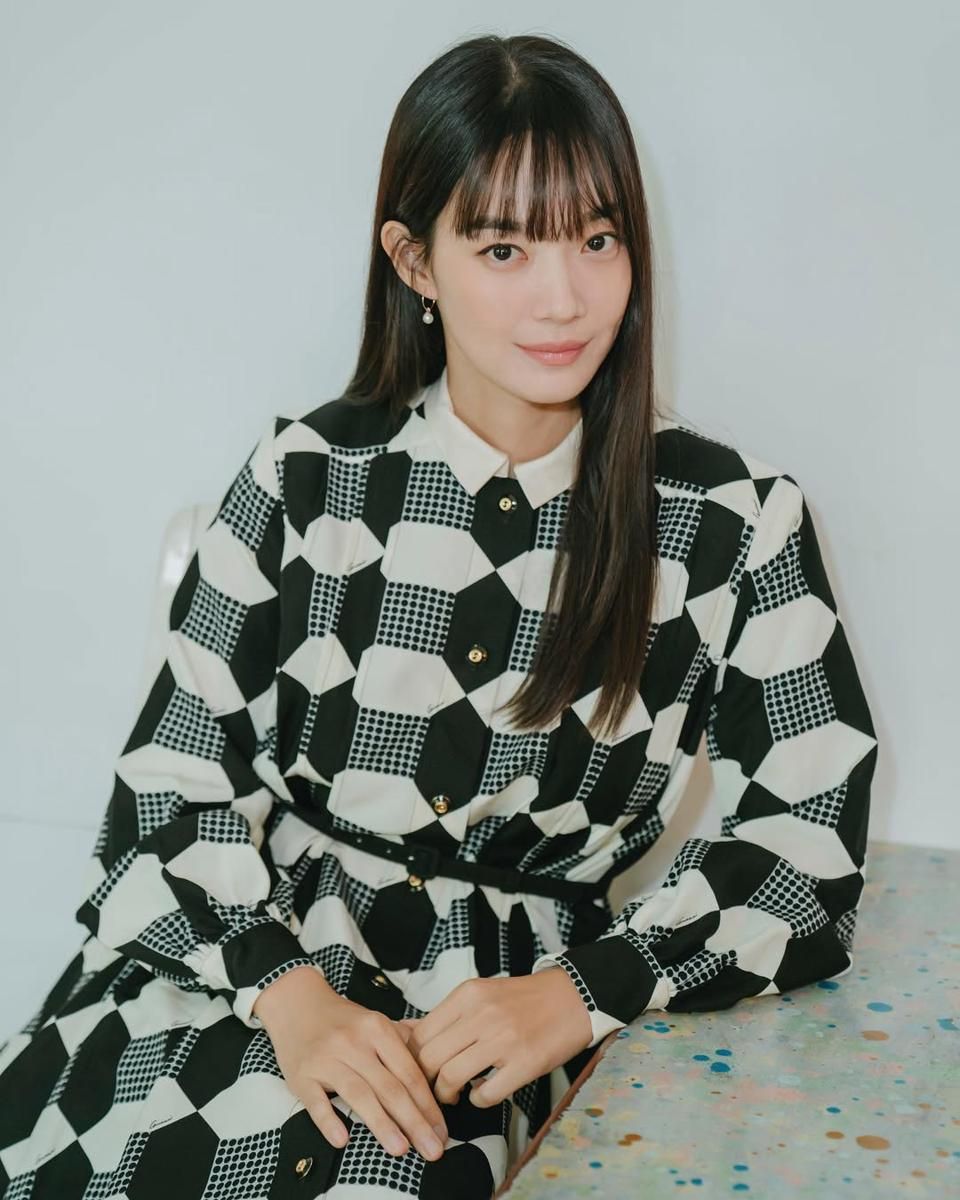 Deretan hair look Shin Min Ah yang elegan dan timeless