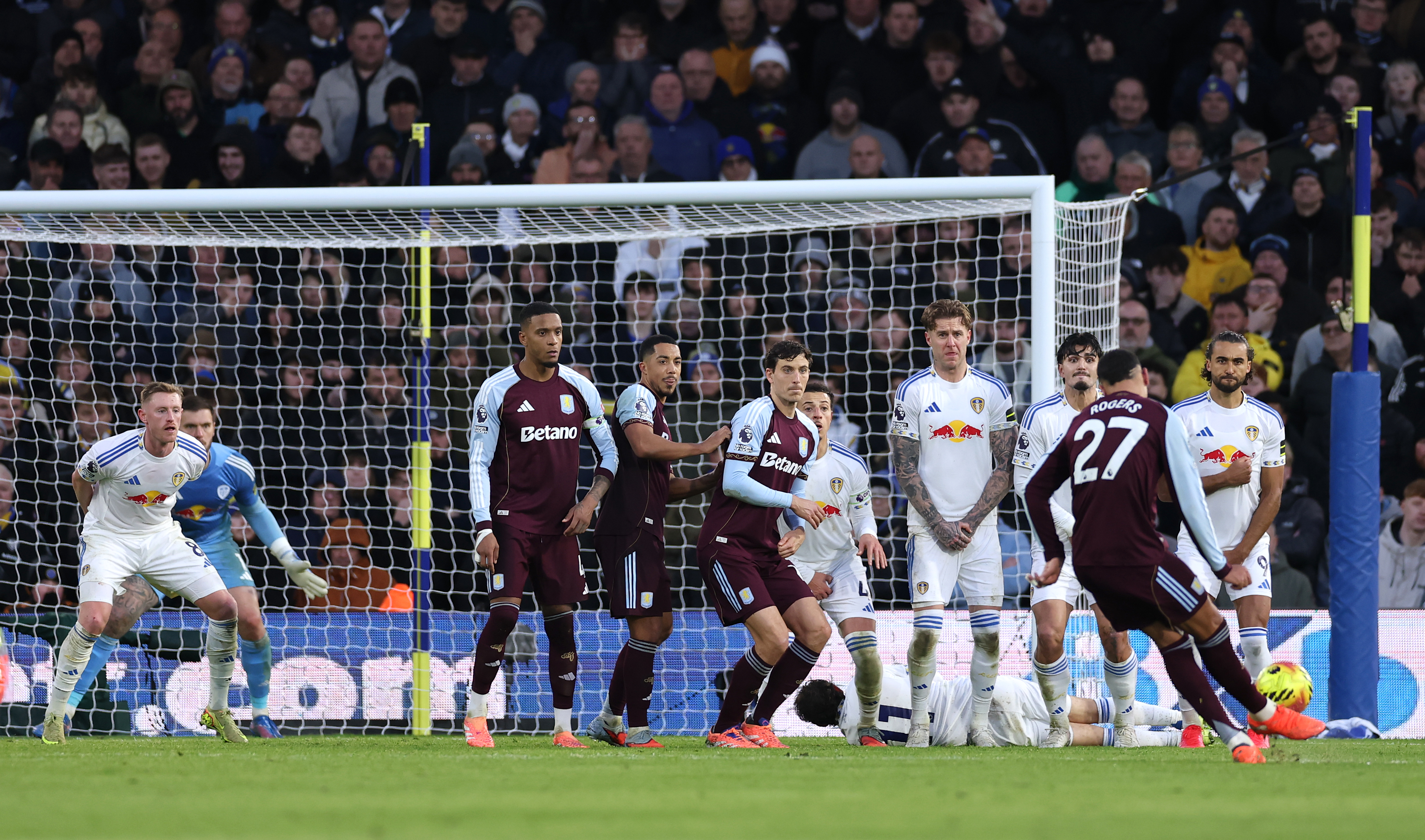 Ex-England goalkeeper breaks down key Lucas Perri moment in Leeds ...