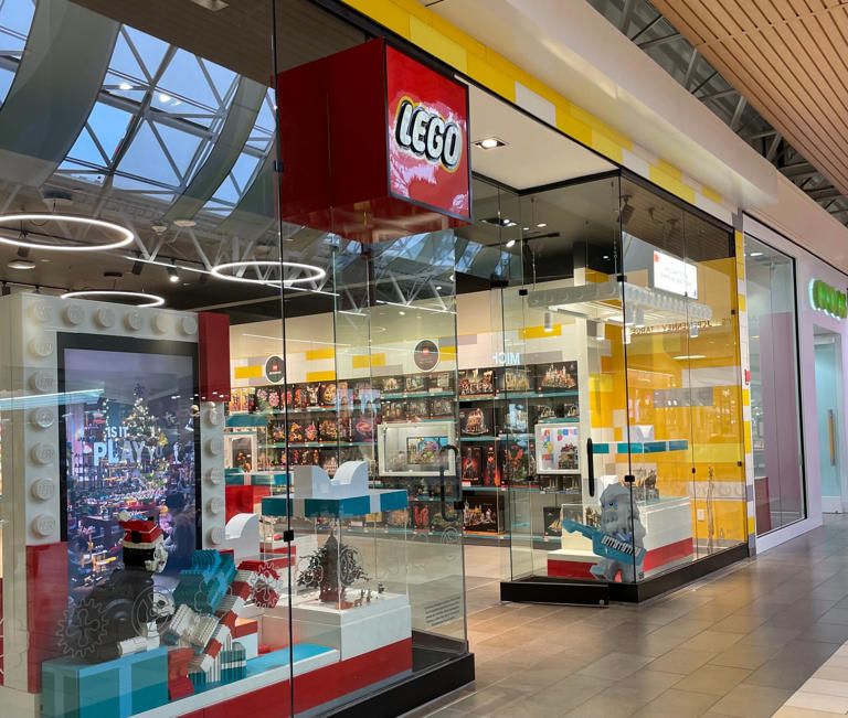 New stores join Christiana Mall in time for holiday shopping. Plus ...