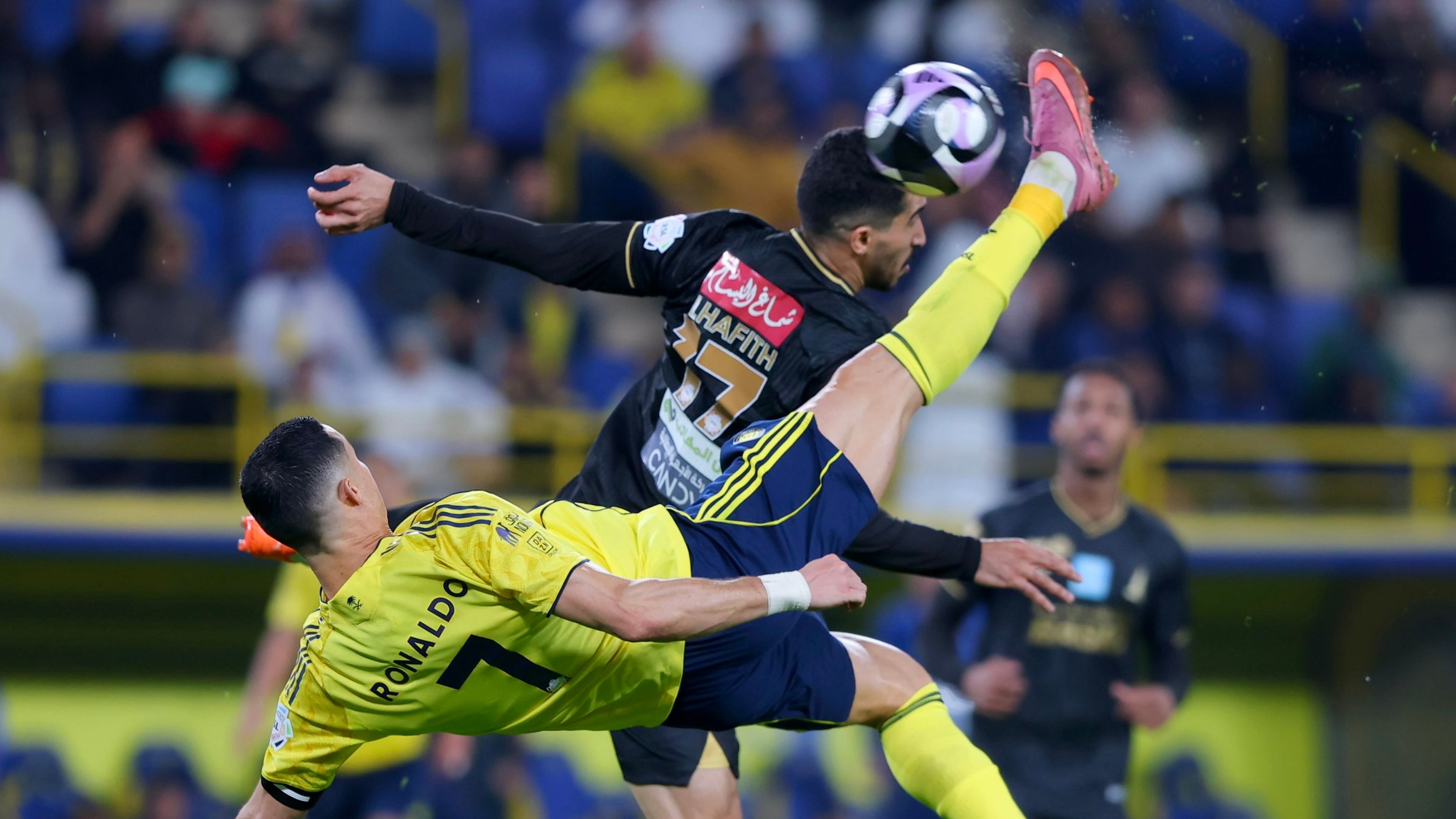 VIDEO: Vintage CR7! Cristiano Ronaldo scores OUTRAGEOUS overhead kick ...
