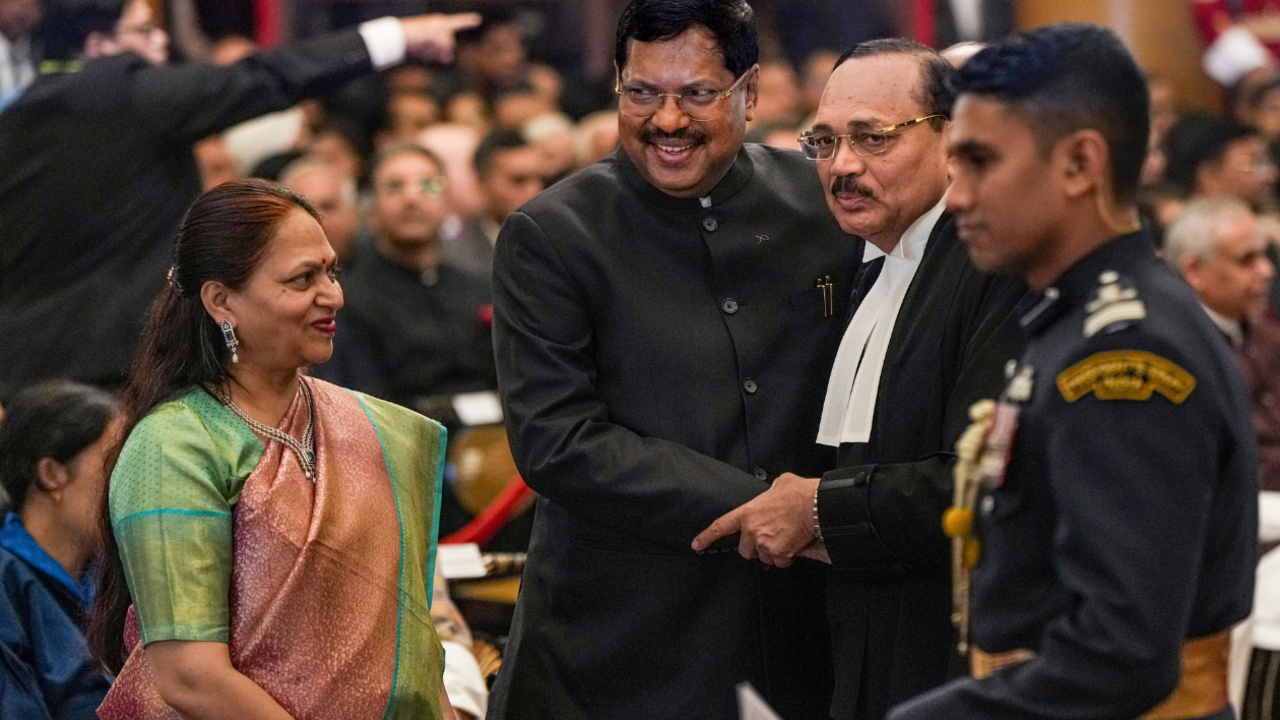 Ex-CJI Gavai Sets New Precedent, Leaves Official Car for Successor Surya Kant At Rashtrapati Bhavan