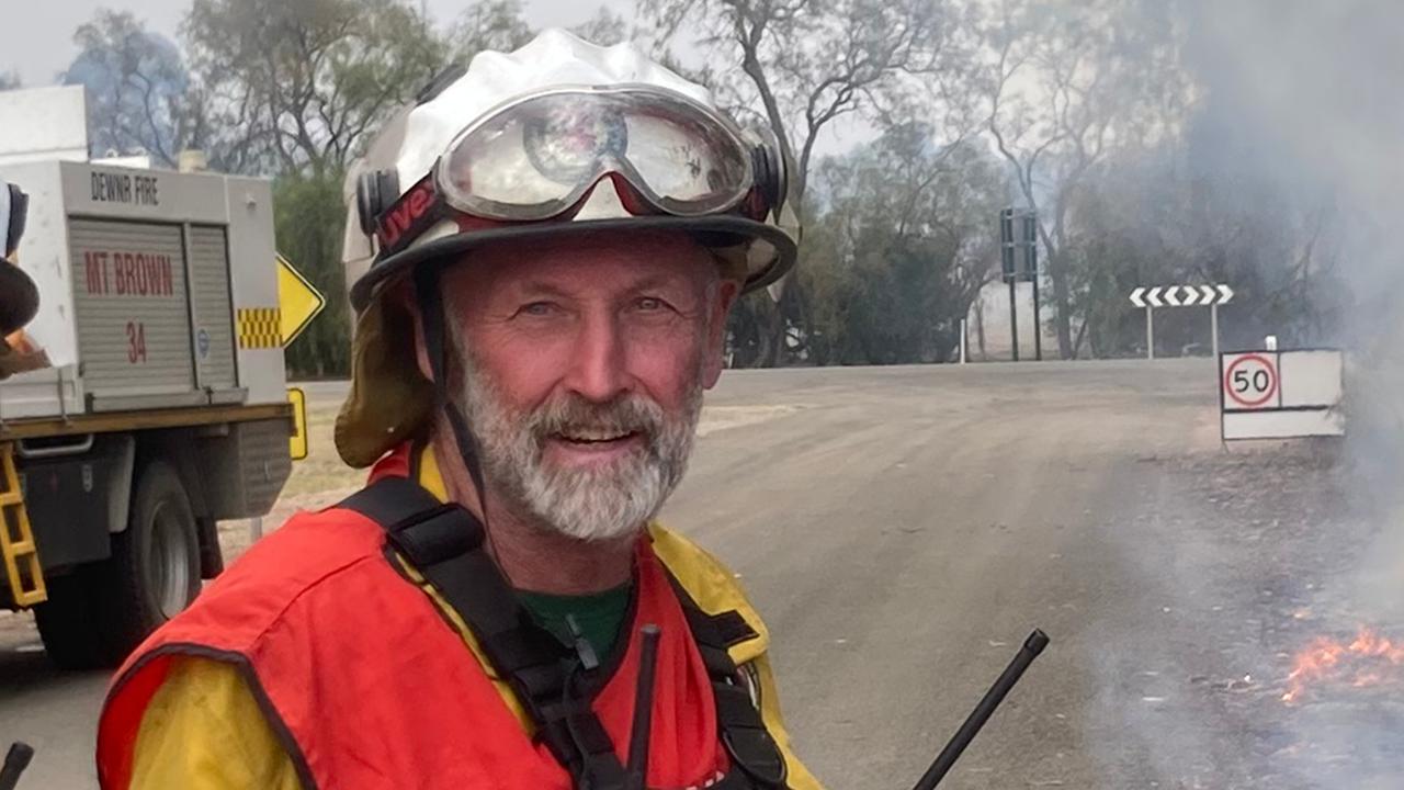 Veteran firefighter dies battling blaze