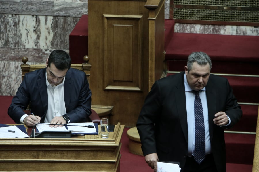 Βιβλίο Τσίπρα: Η «εθνική συμφιλίωση» με Καμμένο και η «τρικλοποδιά ...